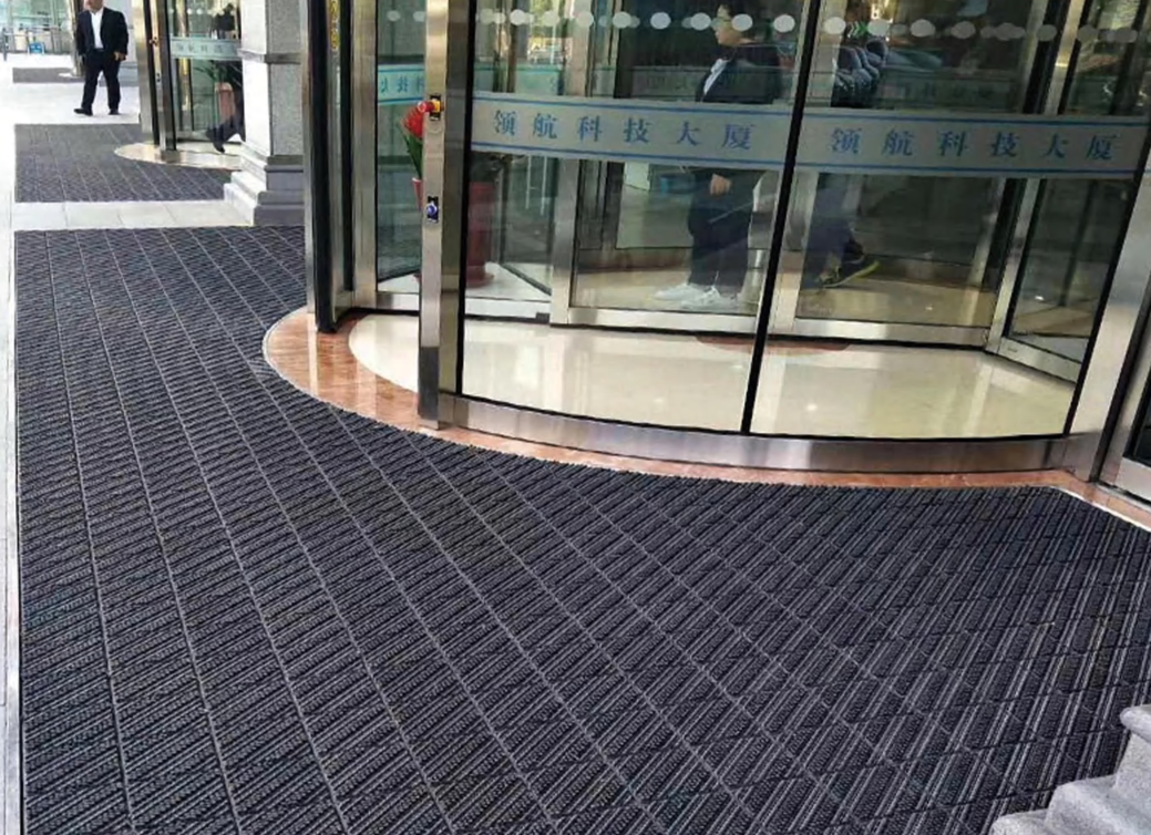 Superior dust removal and sand scraping modular mats - T